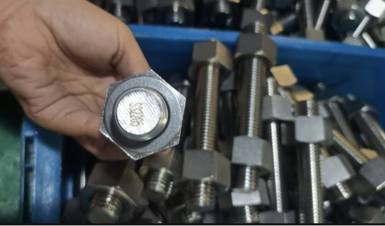 ASTM A479 UNS S32205 Stud bolt Duplex 2205 ASTM A182 F60 Bolts - Pipe ...